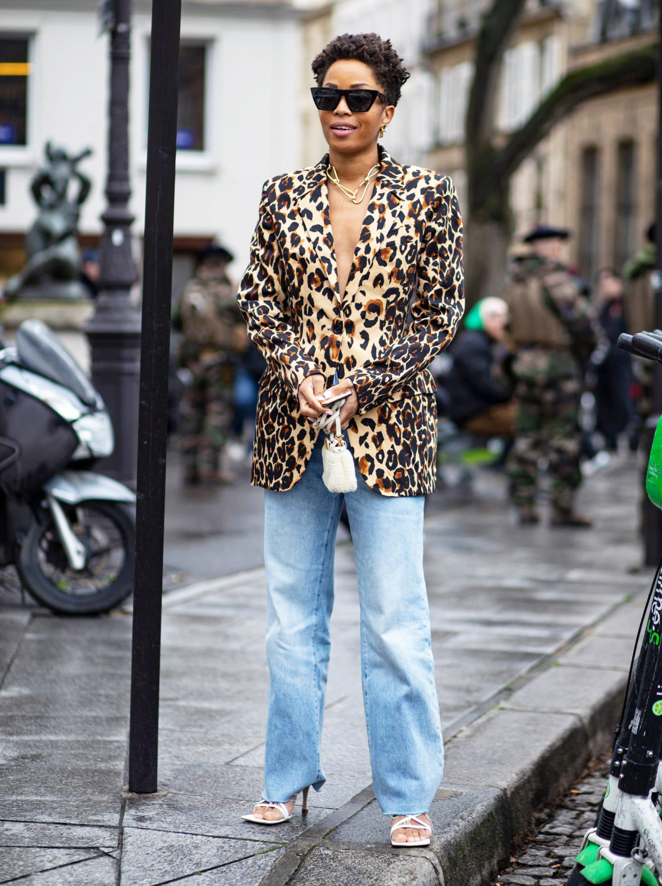 Comment créer un look chic avec des basiques ? – The Color Fashionista